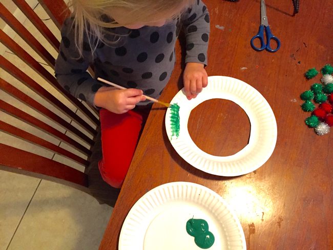 Paper plate holiday wreath craft - Raising Arizona Kids Magazine